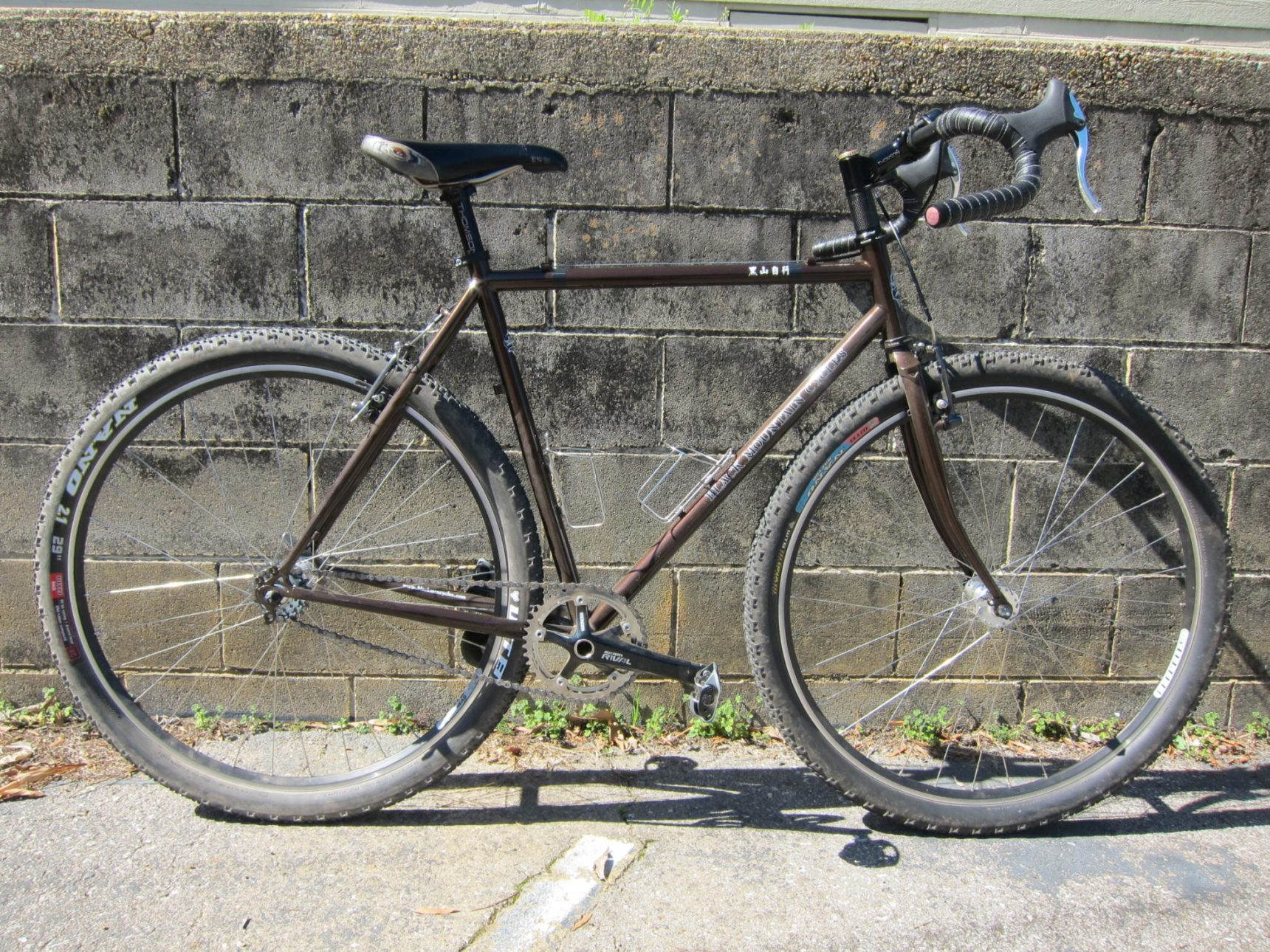 Hi! I'm Samba! - BIKE SHOP BLUE LUG BLOG | 自転車店 ブルーラグ スタッフブログ